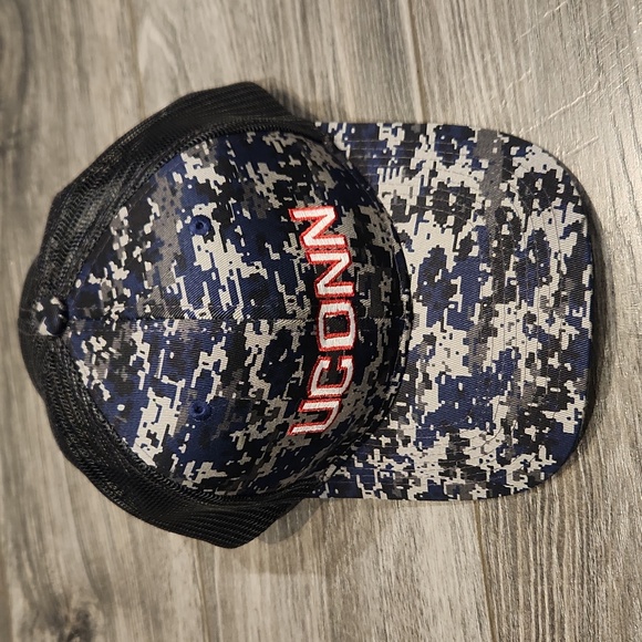 Port Authority | Accessories | Euc Port Authority Uconn Mens Camo Hat ...